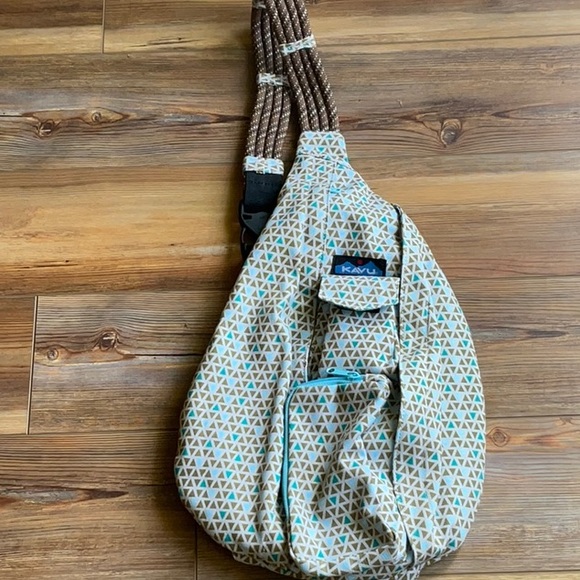 Kavu | Bags | Kavu Cross Body Bag With Multiple Zippered Storage Areas ...